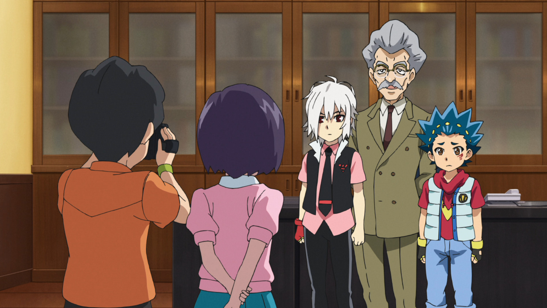 Se Beyblade Burst säsong 1 gratis | Pluto TV